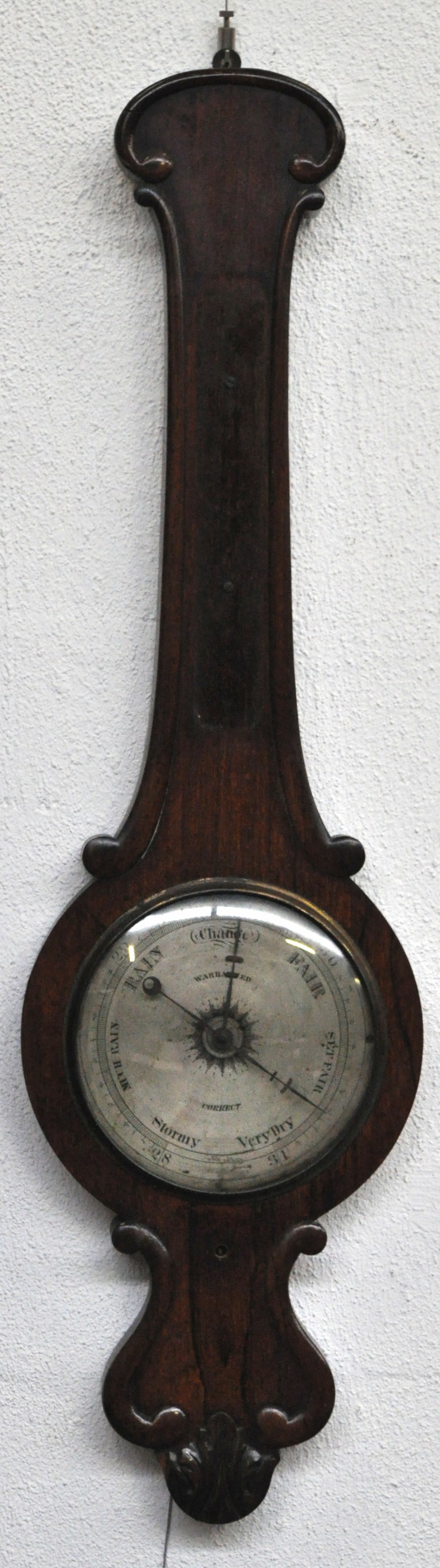 Een oude barometer in mahoniehouten kast. Thermometer manco. – Jordaens ... Een oude barometer in mahoniehouten kast. Thermometer manco. – Jordaens ...