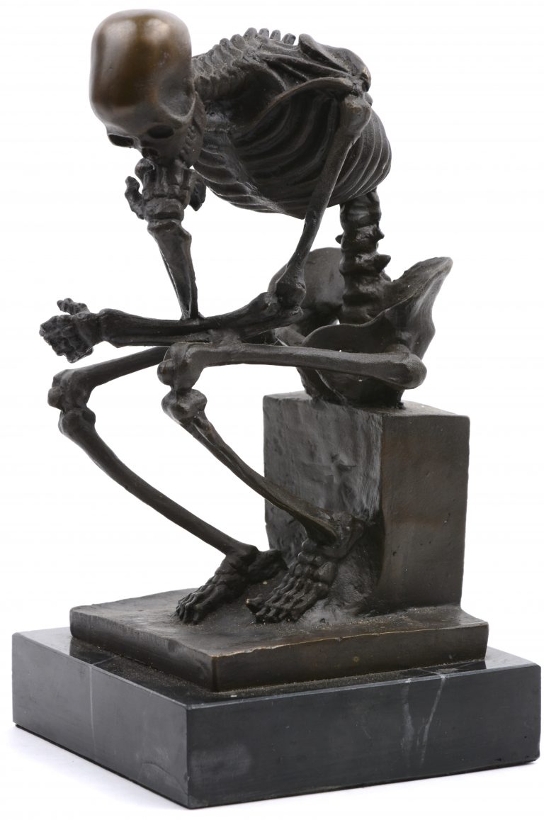 “De eeuwige denker”. Een beeld van donker gepatineerd brons op arduinen ... “De eeuwige denker”. Een beeld van donker gepatineerd brons op arduinen ...