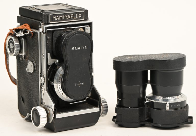 Een analoog professioneel fototoestel Mamiyaflex C2 met 2 Seikosha-s ...