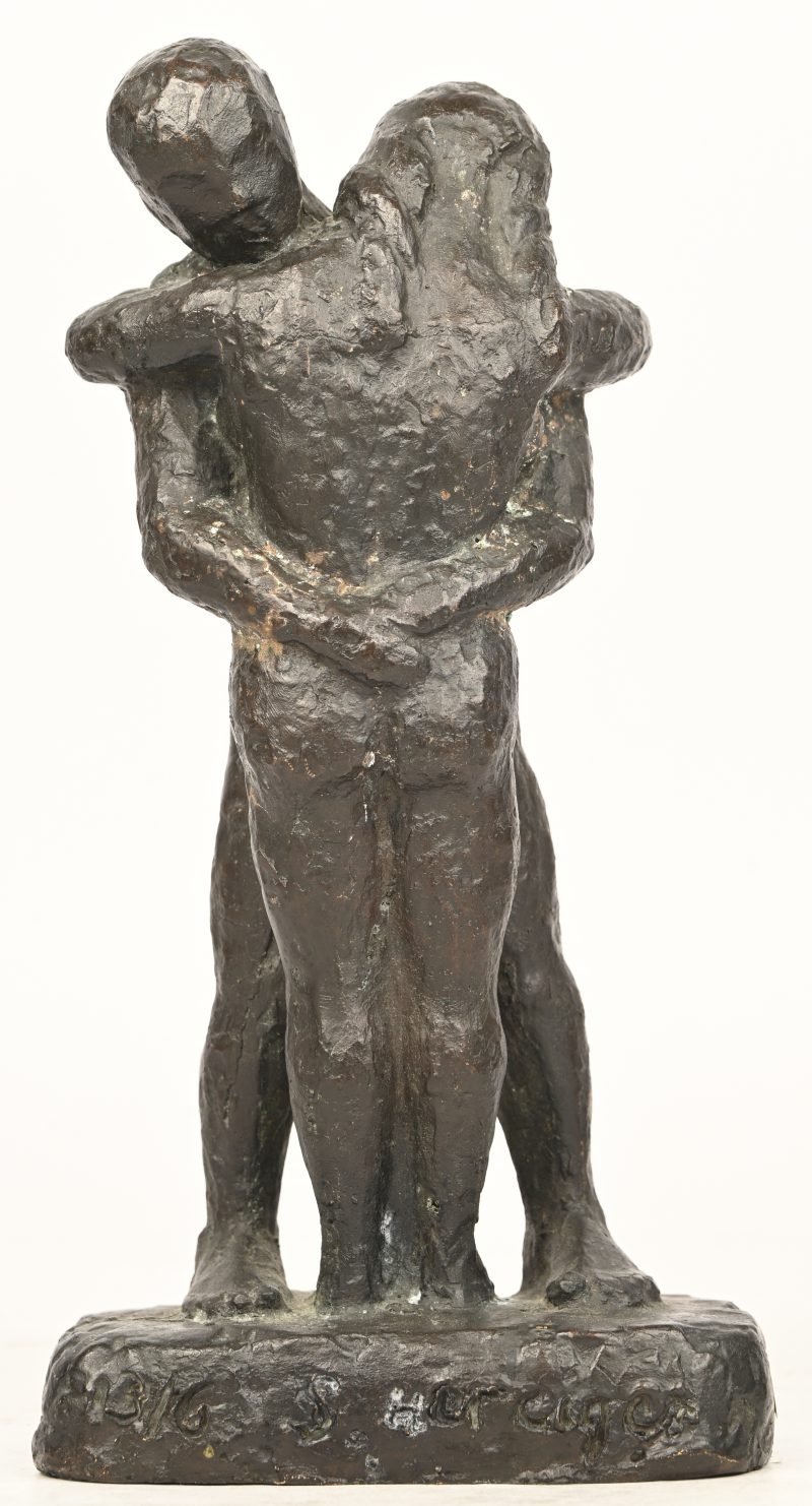 “De omhelzing.” Bronzen beeld van een man en vrouw. Genummerd 3/6 ...