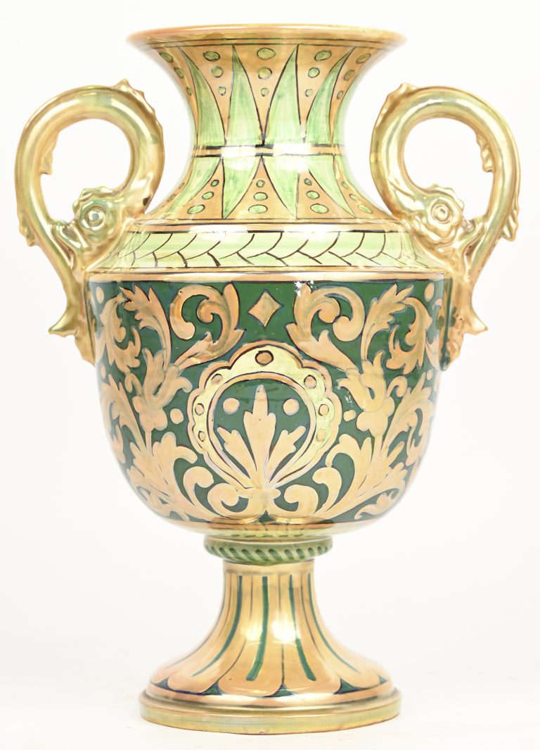 Een amforavormige vaas getekend L. Robbia, Gualdo T. E. – Jordaens N.V ...